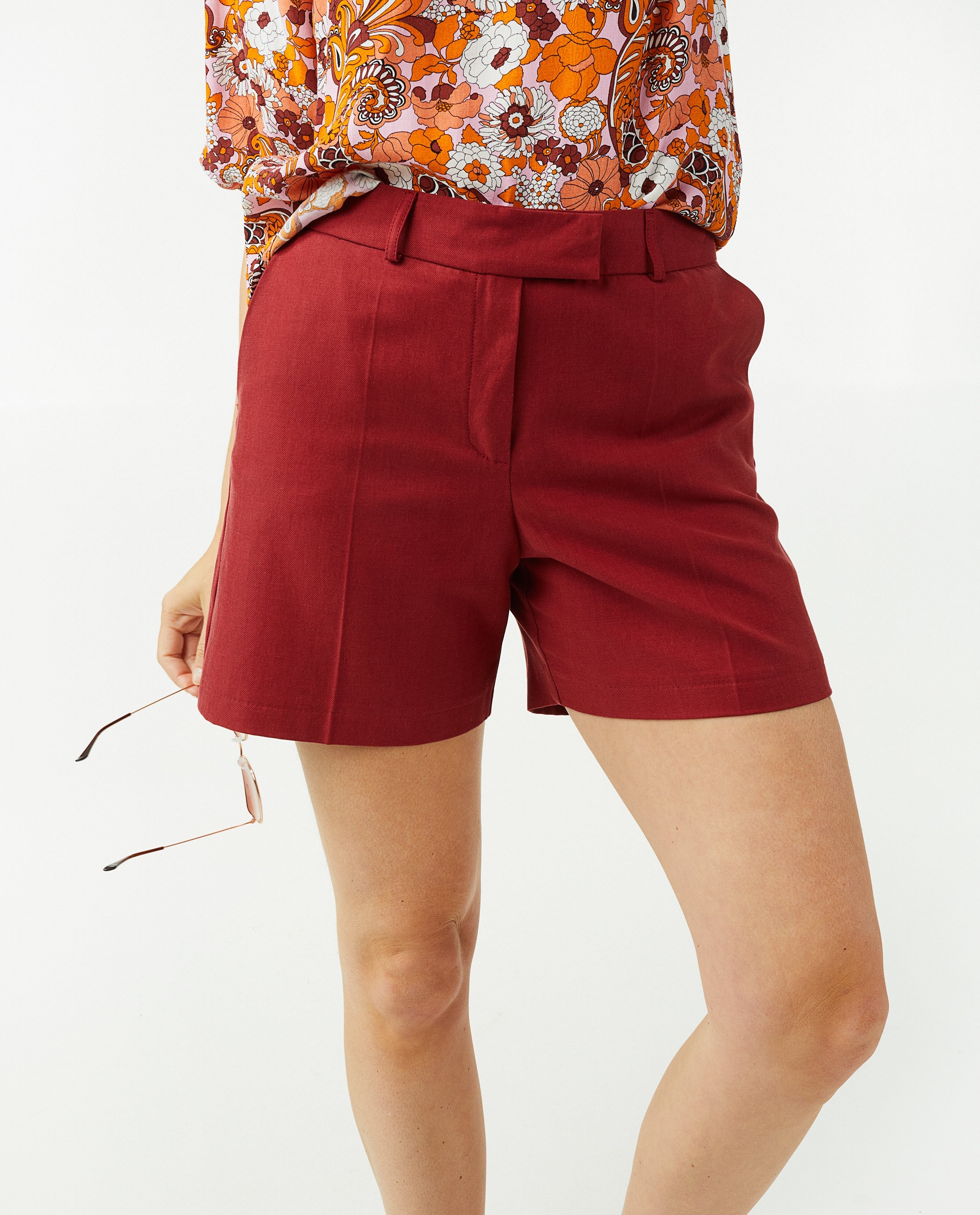 Rode short met haaksluiting Sora