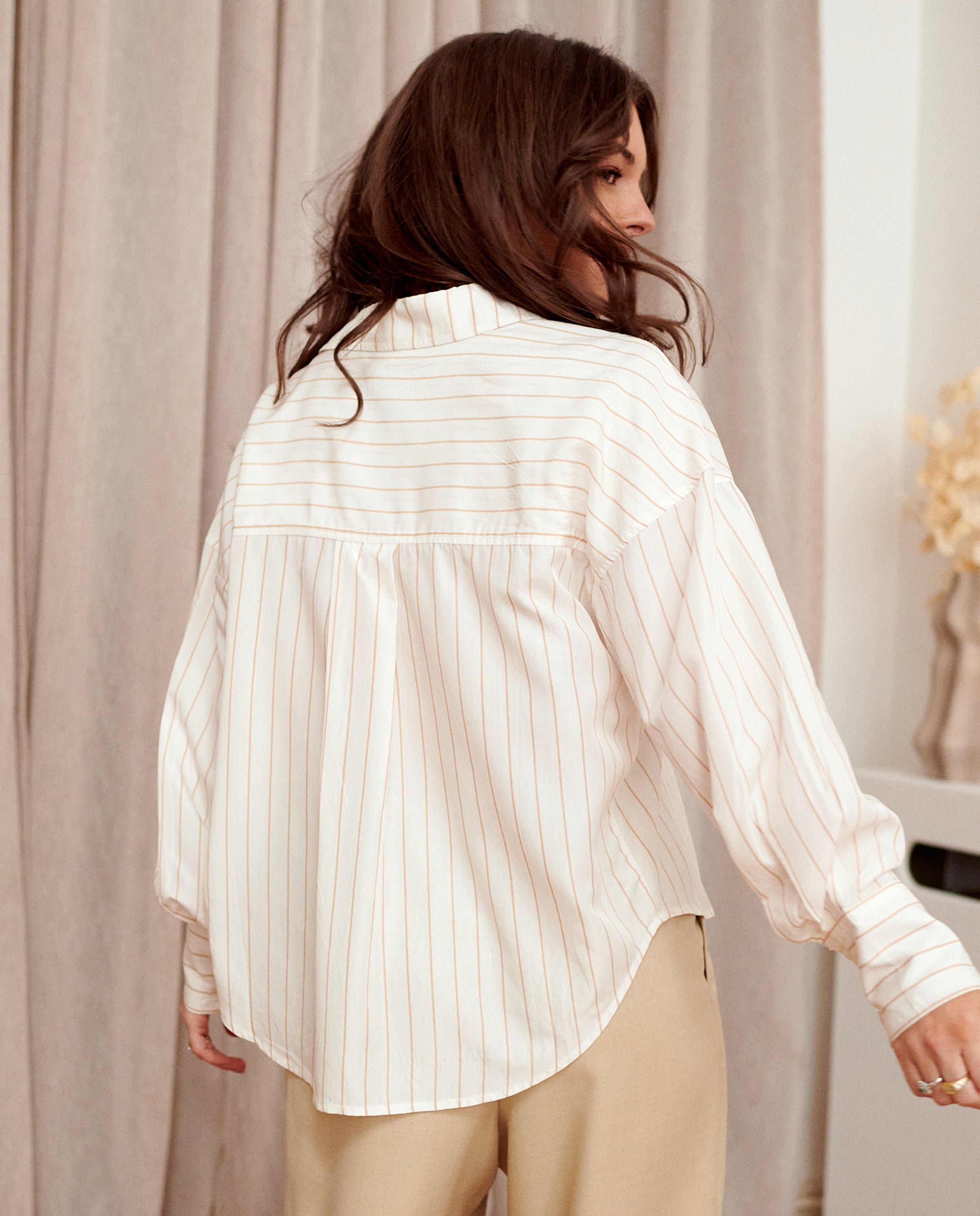 Wit hemd met strepen