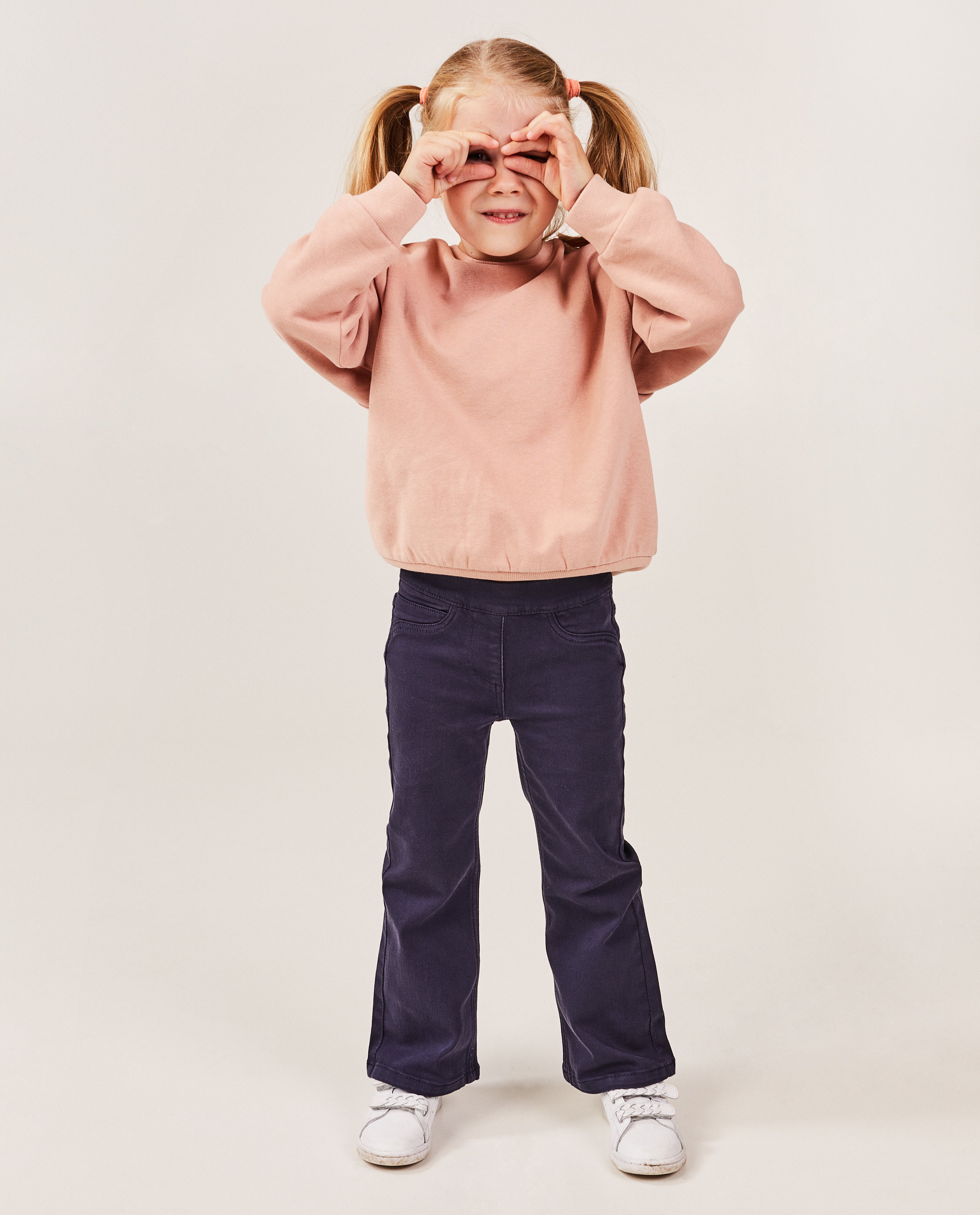 Donkerblauwe broek, flared fit